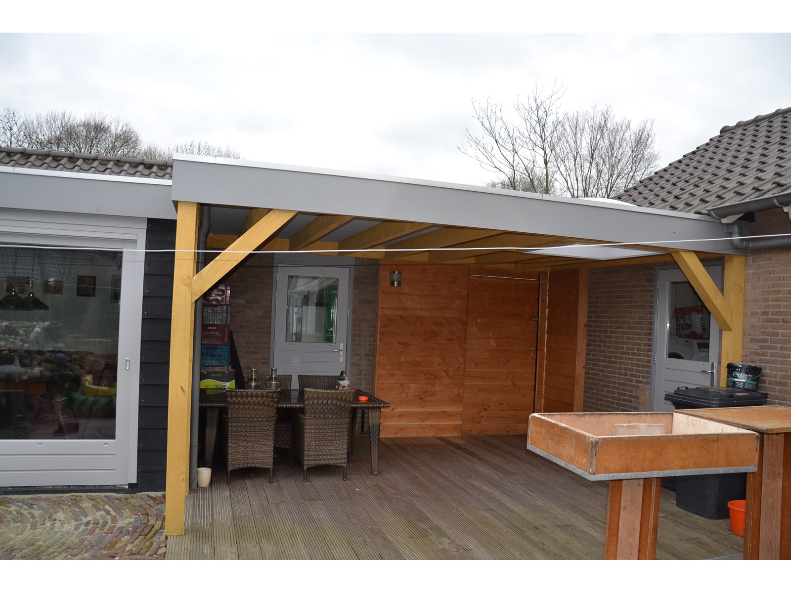 Project: Luxe overkapping met lichtkoepel en vlonder - Bergveranda.nl