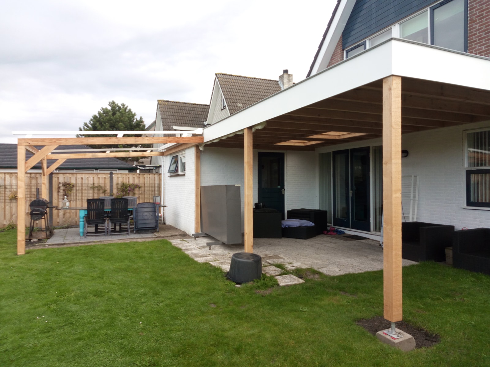 Project: Overkapping met zonnescherm - Bergveranda.nl